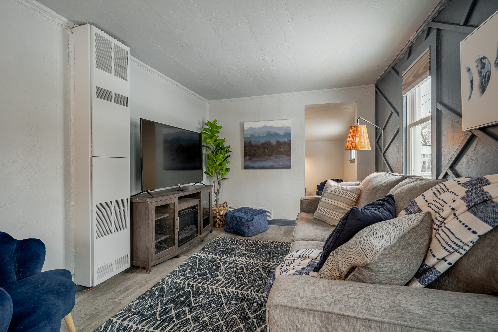 Cozy Haven With Large Yard And Modern Amenities - Charming Retreat - Appleton, WI