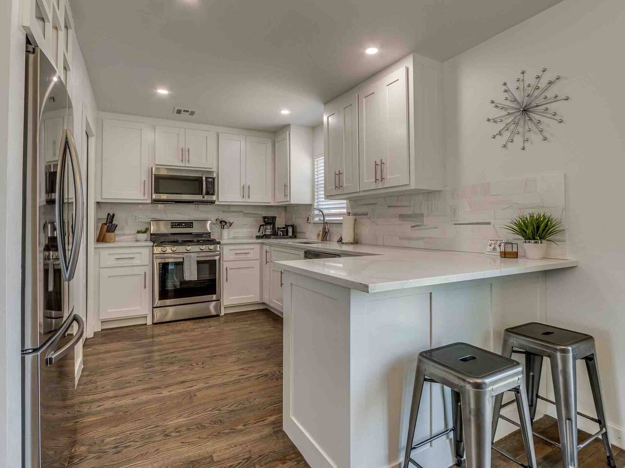Luxury Modern OKC Bungalow - Verde Rentals LLC