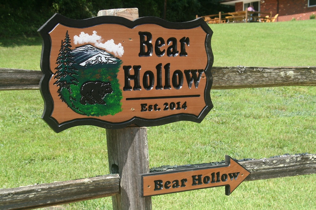 Scenic Deck And Relaxing Hot Tub - Charming Family Oasis - Gatlinburg