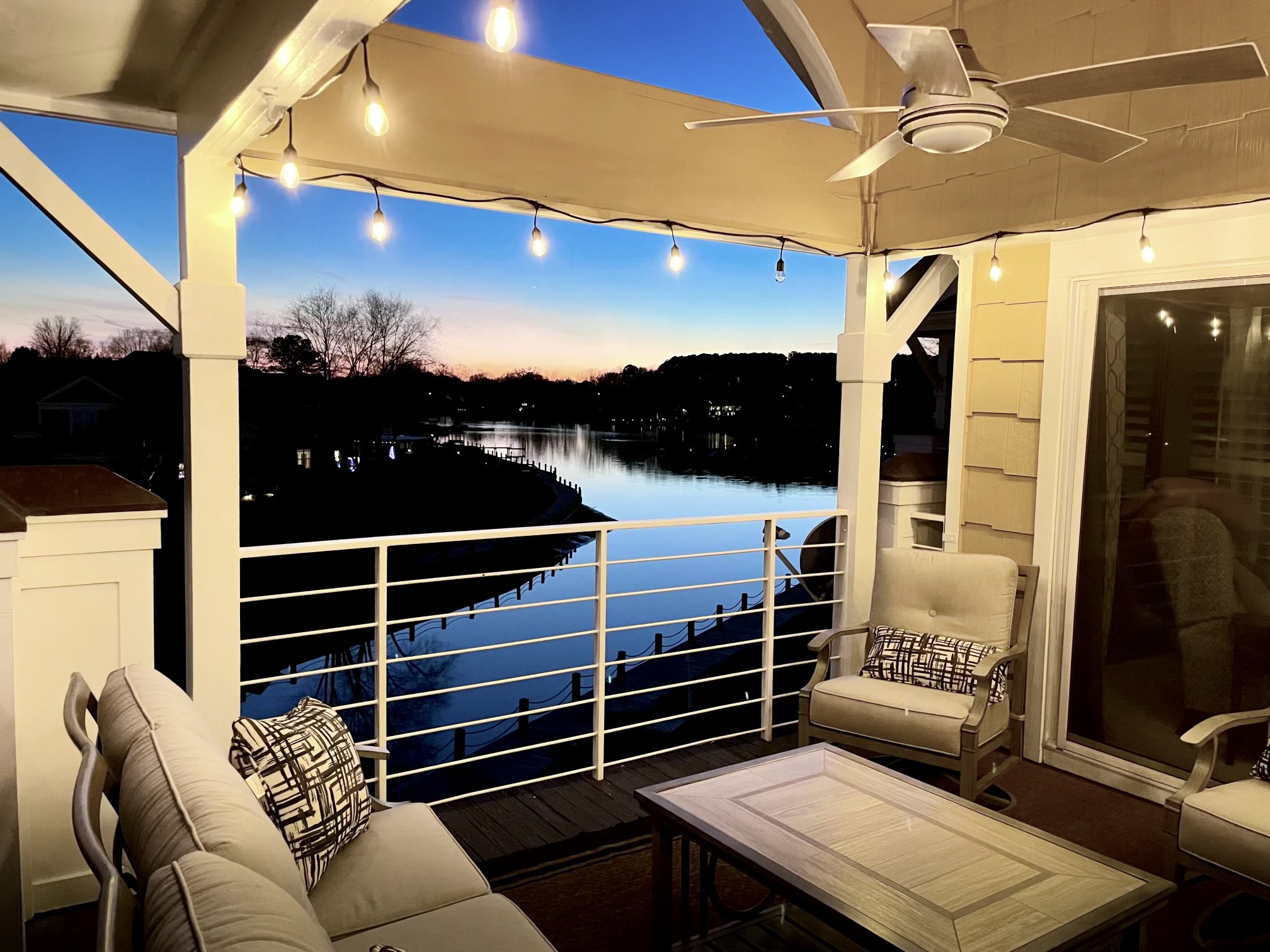 Makin’ Memories at Lake Escape - Stunning decor, Lake view, Pool ...