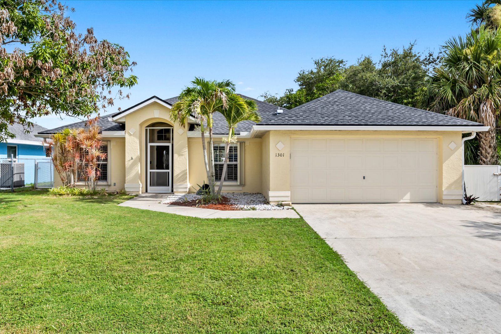 Right Direction Rentals Carlton Coastal Cottage - Fort Pierce, FL