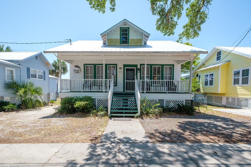 Pelican Vacation Rentals of Cedar Key, Florida - Pelican Vacation Home