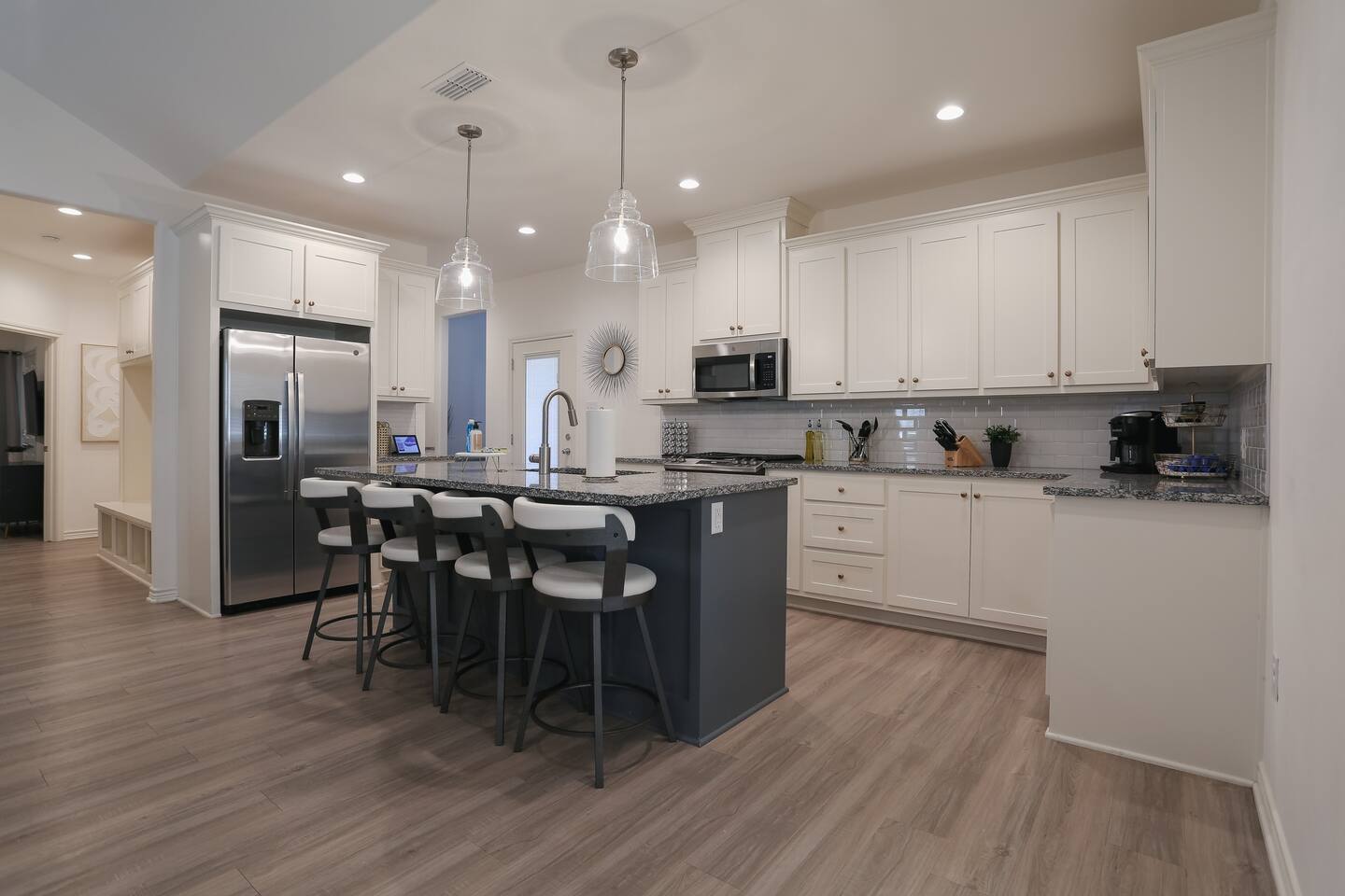 Raider Manor 7 Min to Tech & Med - Short Term Rentals Homes in Lubbock ...