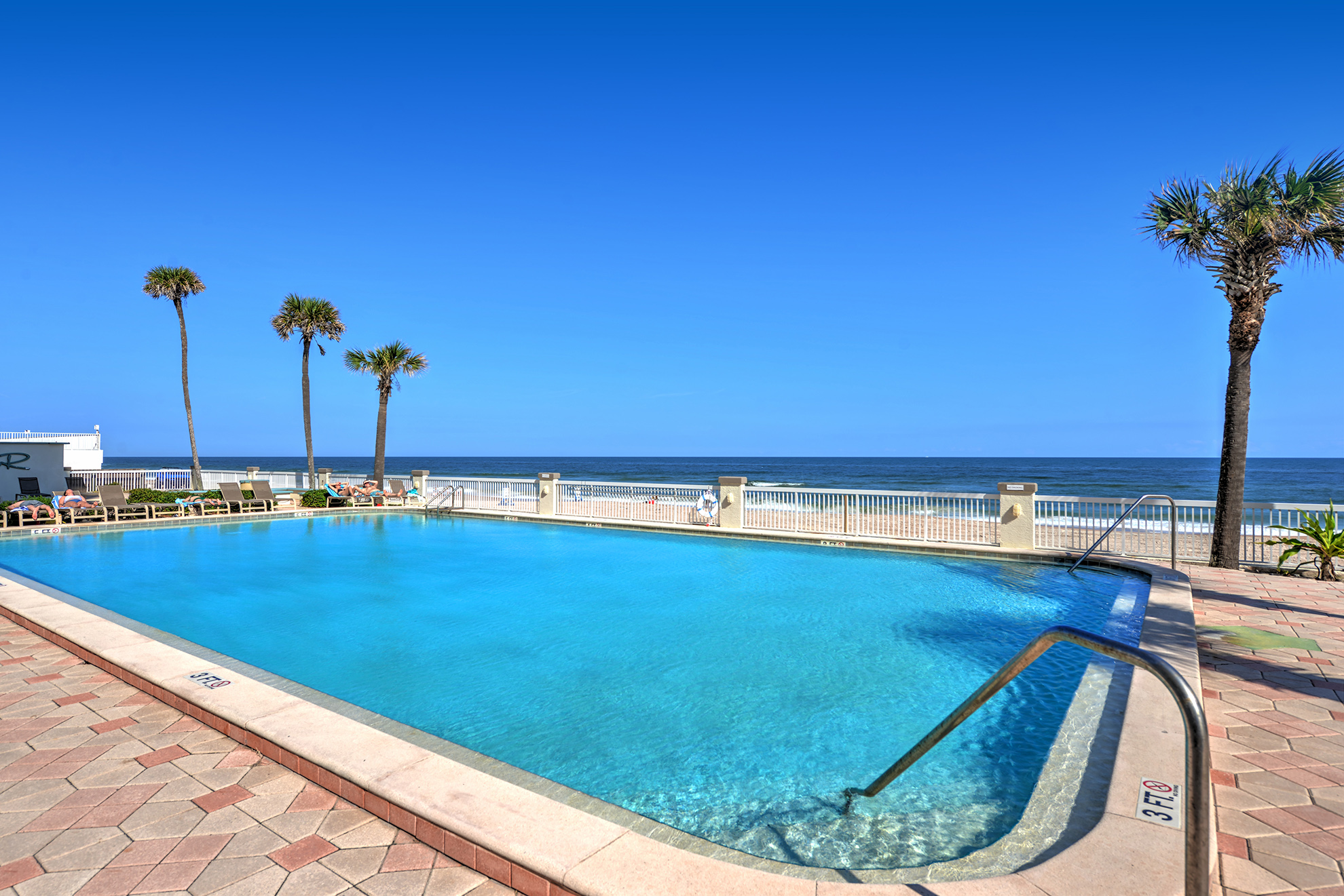 Oceanview Balcony And Scenic River Views - Charming Ocean Escape - Daytona Beach