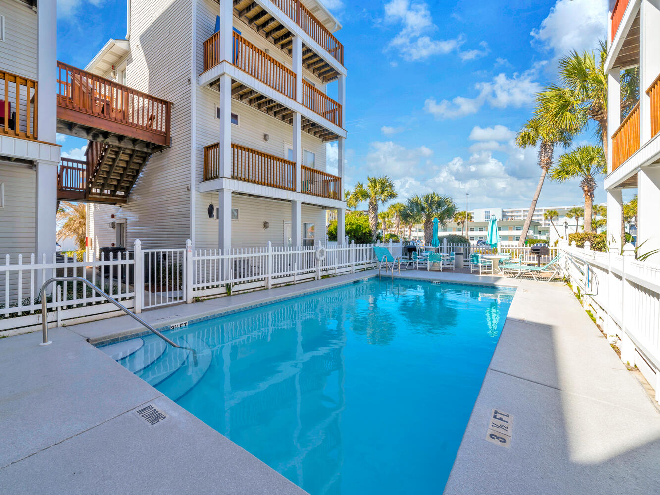 Sunset Cottages 2C "Melrose Place" - Beach Stays Vacations, LLC