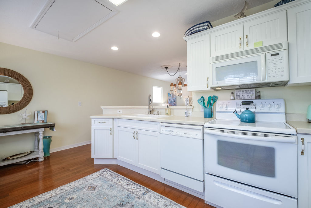 Key Lime - Waterfront Vacation Rentals on Cedar Key, Florida