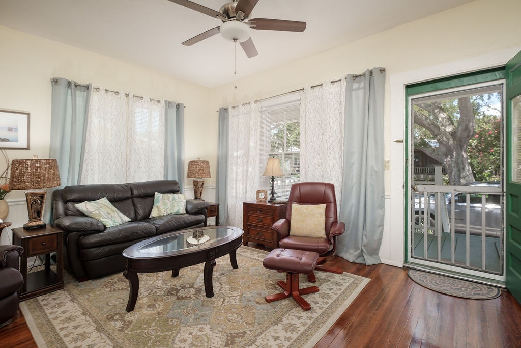 Eva Mae's Cottage - Waterfront Vacation Rentals on Cedar Key, Florida