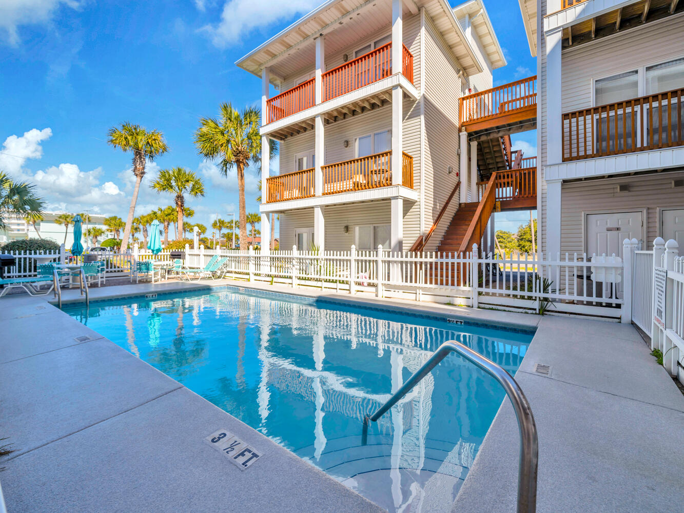 Sunset Cottages 2C "Melrose Place" - Beach Stays Vacations, LLC