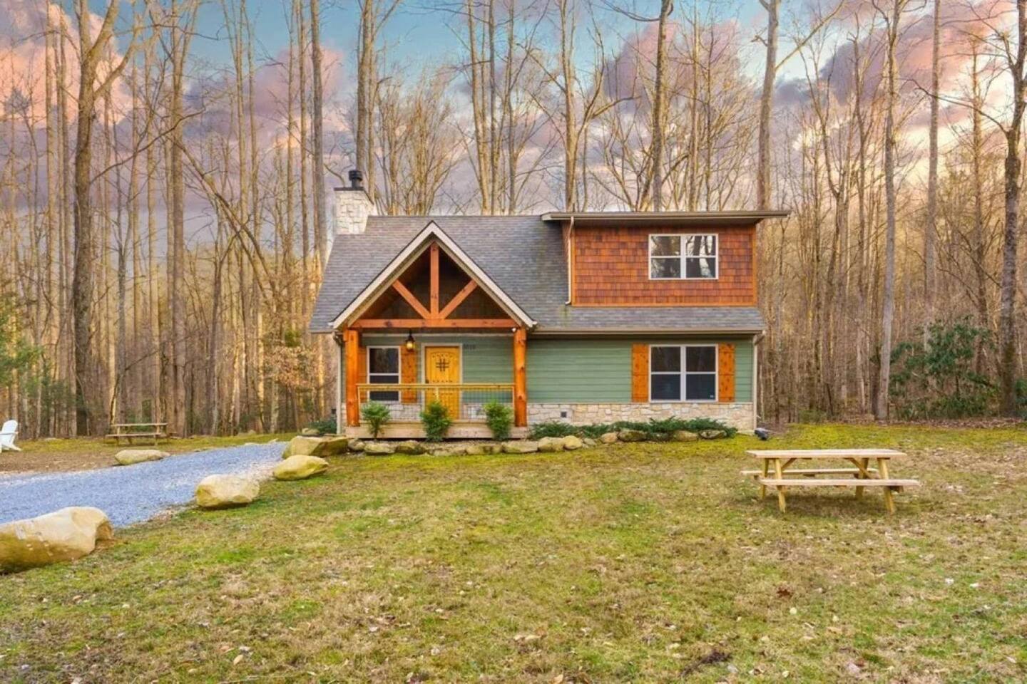 Hot Tub, Fire Pit And Arcade Machine - Cozy Secluded Retreat - Cosby, TN