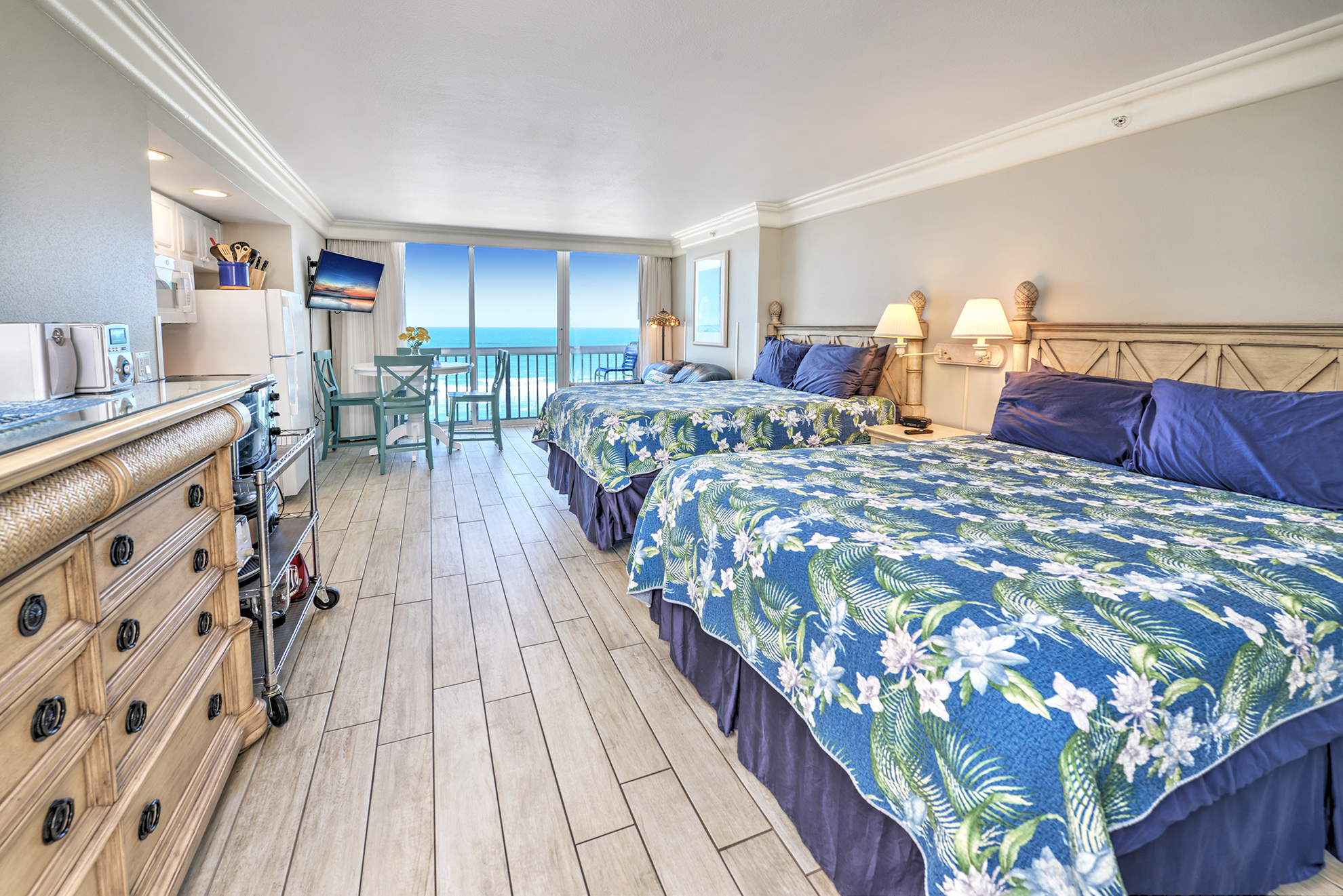 Oceanfront Condo W/balcony |Sleeps 4 |Sunrise View - Daytona Beach, FL
