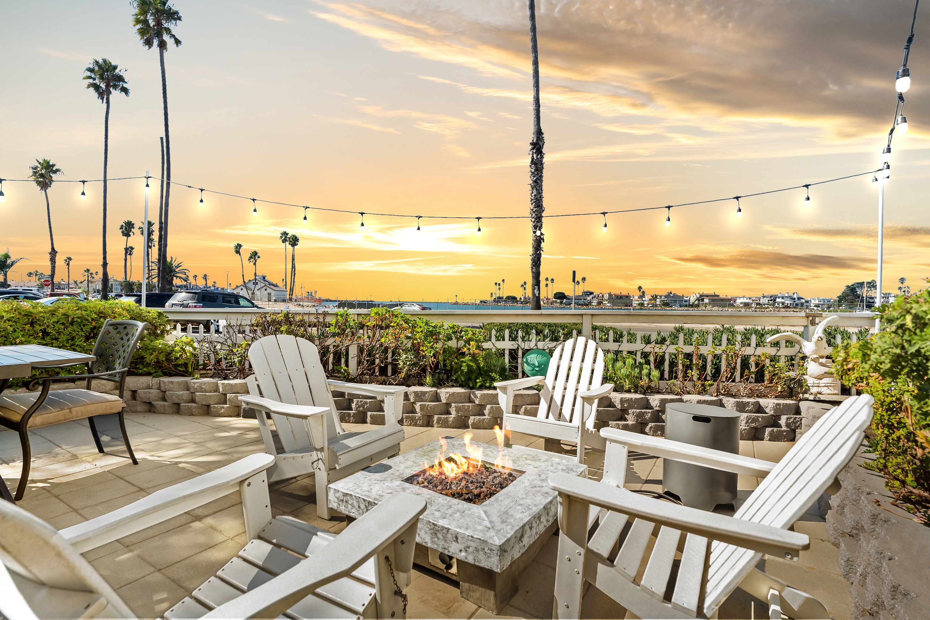 Stunning Harbor Views And Outdoor Dining - Charming Coastal Haven - Oxnard, CA