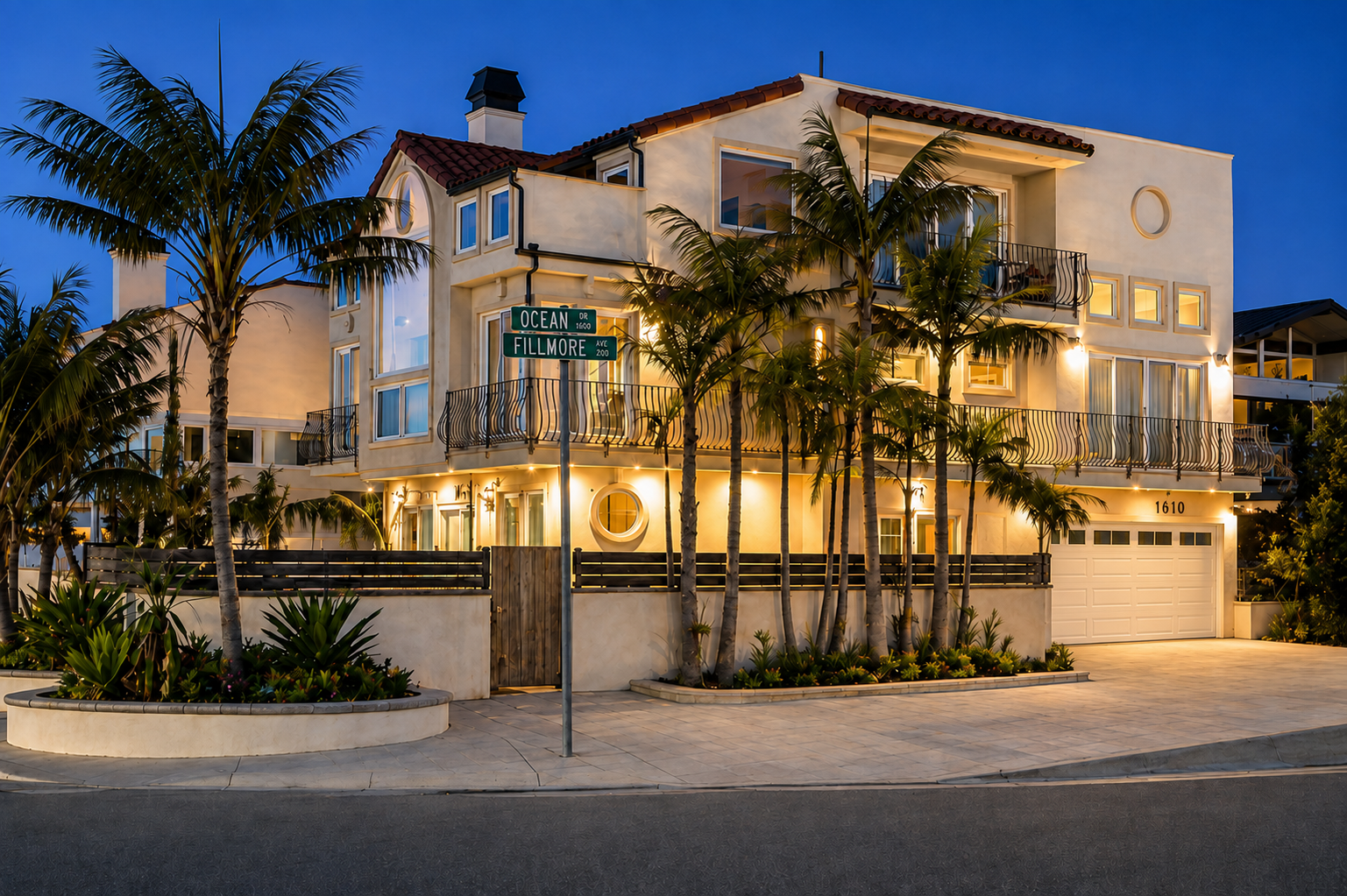 Sun-kissed Beach Mansion-roofdeck - Oxnard, CA