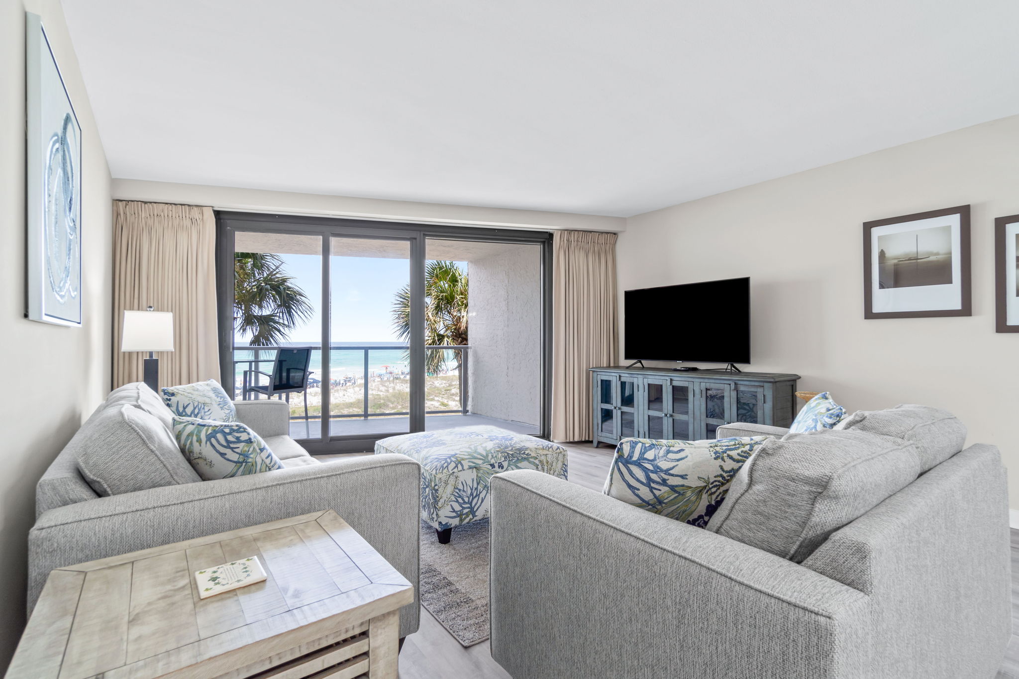 Beachside II 4228: On Beach - Coastline