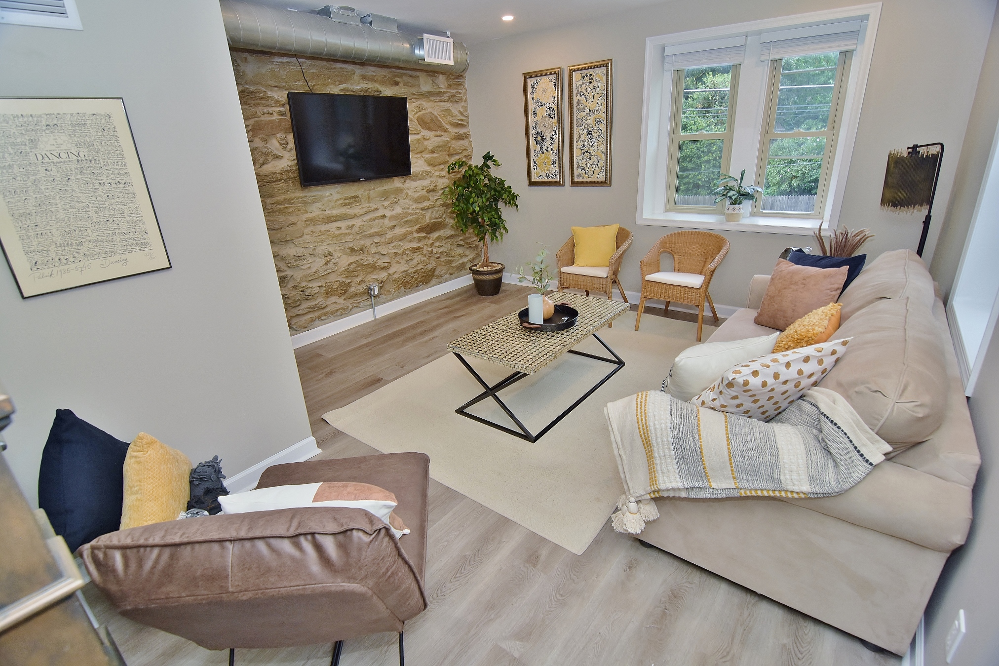 Private Patio And Cozy Living Space - Inviting Tranquil Retreat - Chestnut Hill, PA