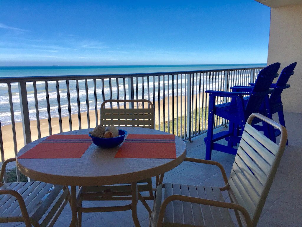 Spacious Balcony And Community Pool Access - Trendy Coastal Haven - South Padre Island