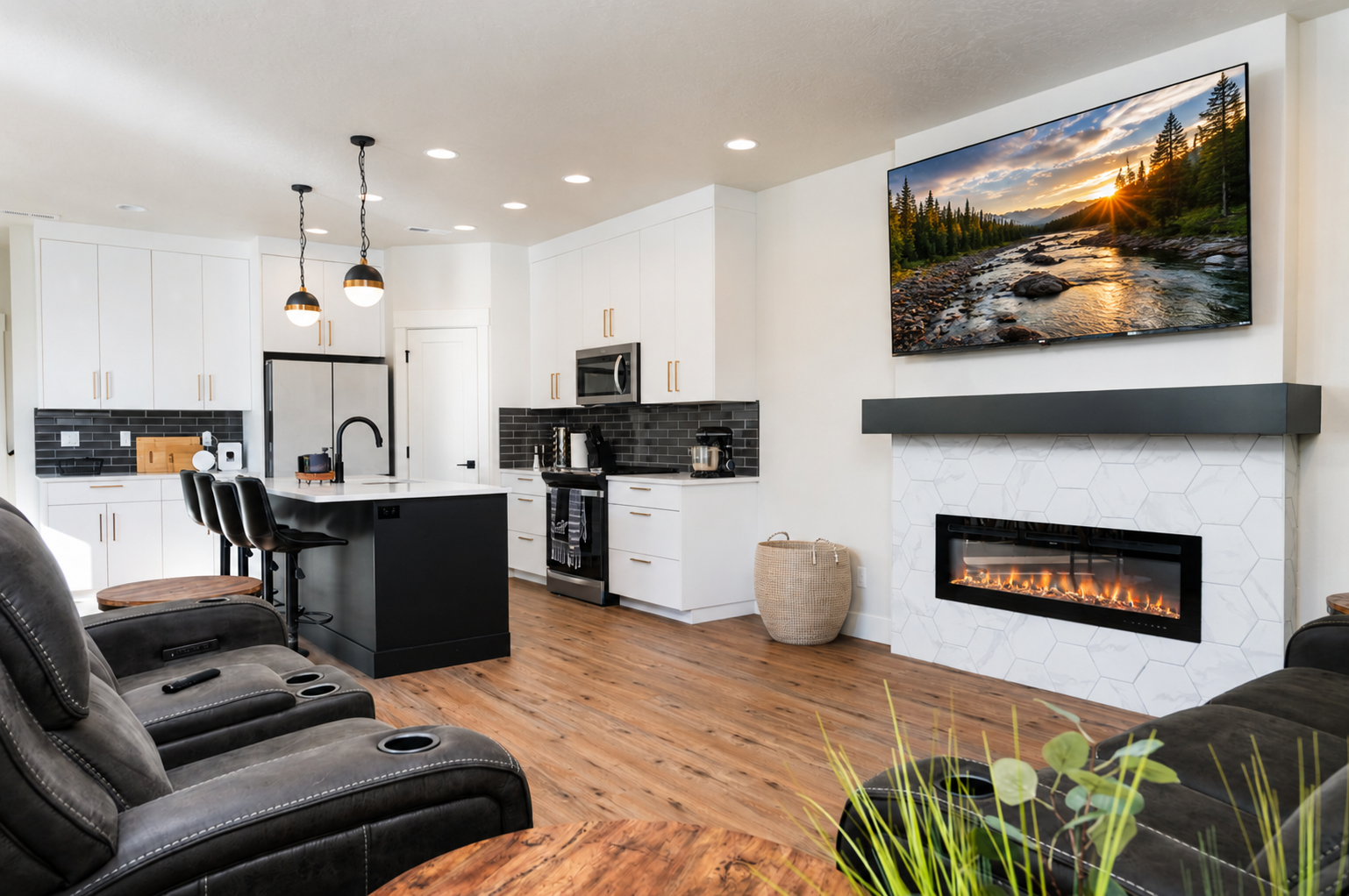 Luxurious Mountain Retreat With Hot Tub And Fireplace - Cozy Haven - Cascade, ID