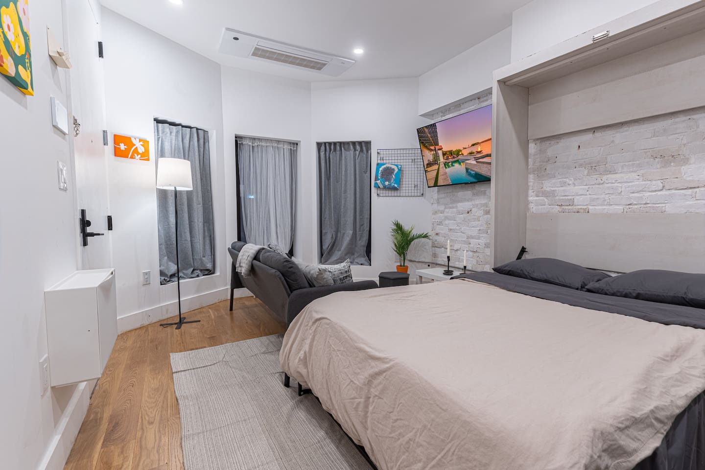Stylish&renovated Studio Near Train+washer/dryer - New York