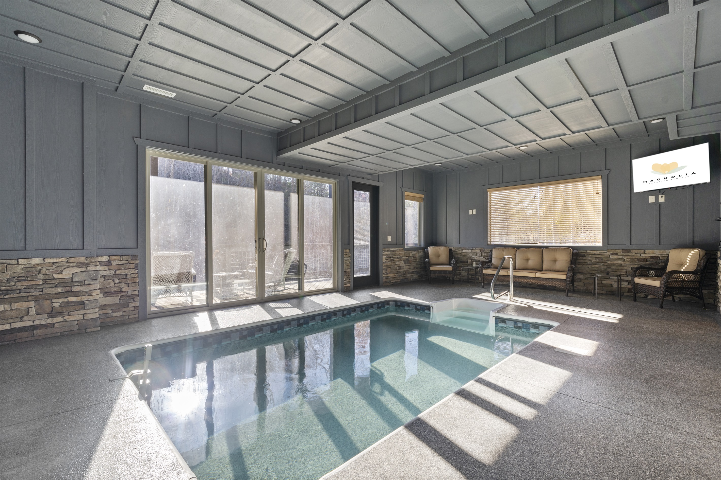 Indoor Heated Pool And Fun Activities - Charming Mountain Retreat - Gatlinburg, TN