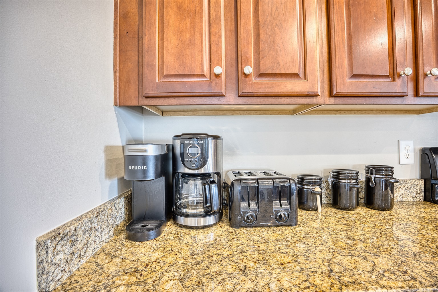 Ocean Breeze Luxury Resort Unit 4B - Happy Crab Vacations