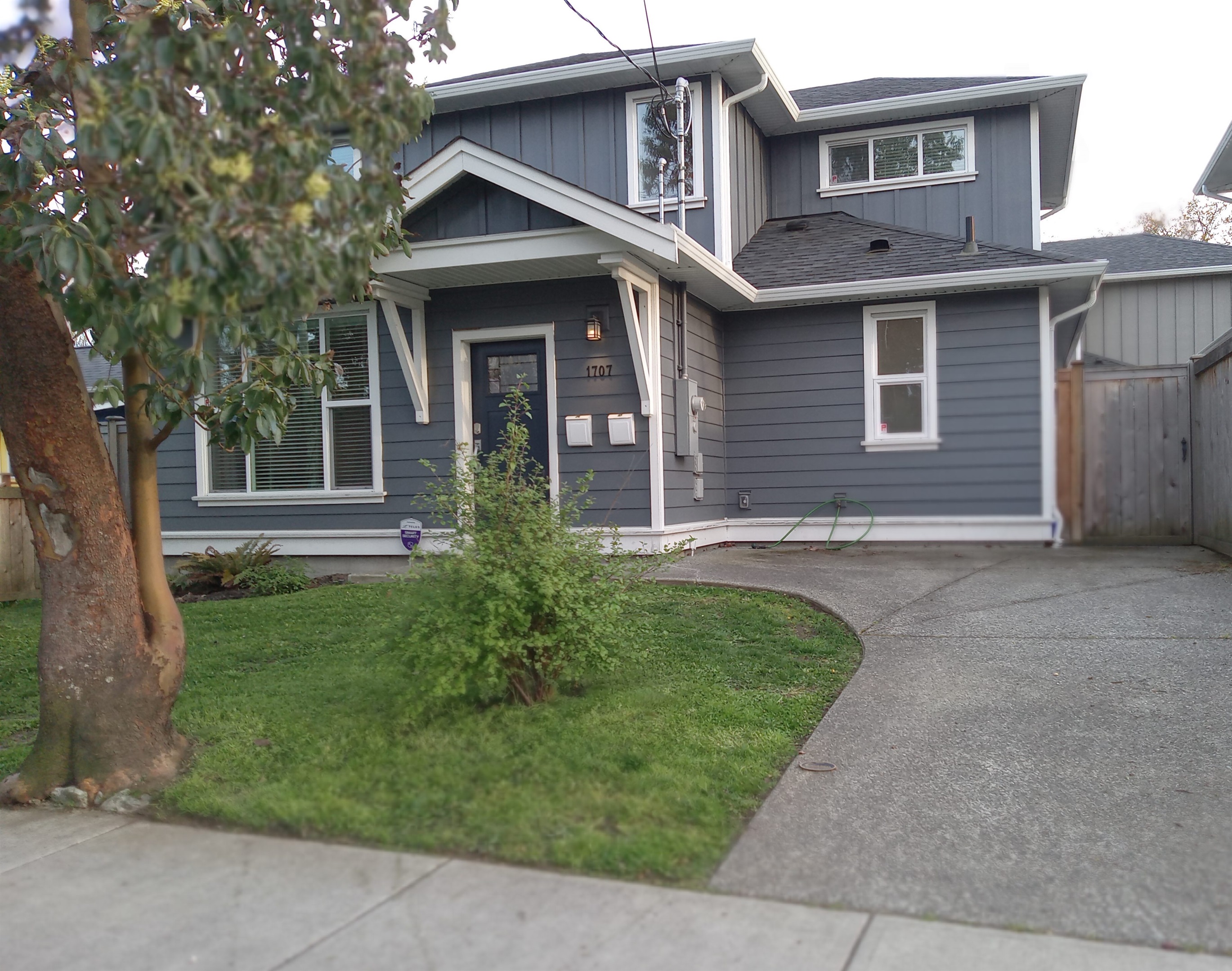 #114 Haultain St - Newly-Built Full 4 Bedroom House - Be My Guest in BC ...