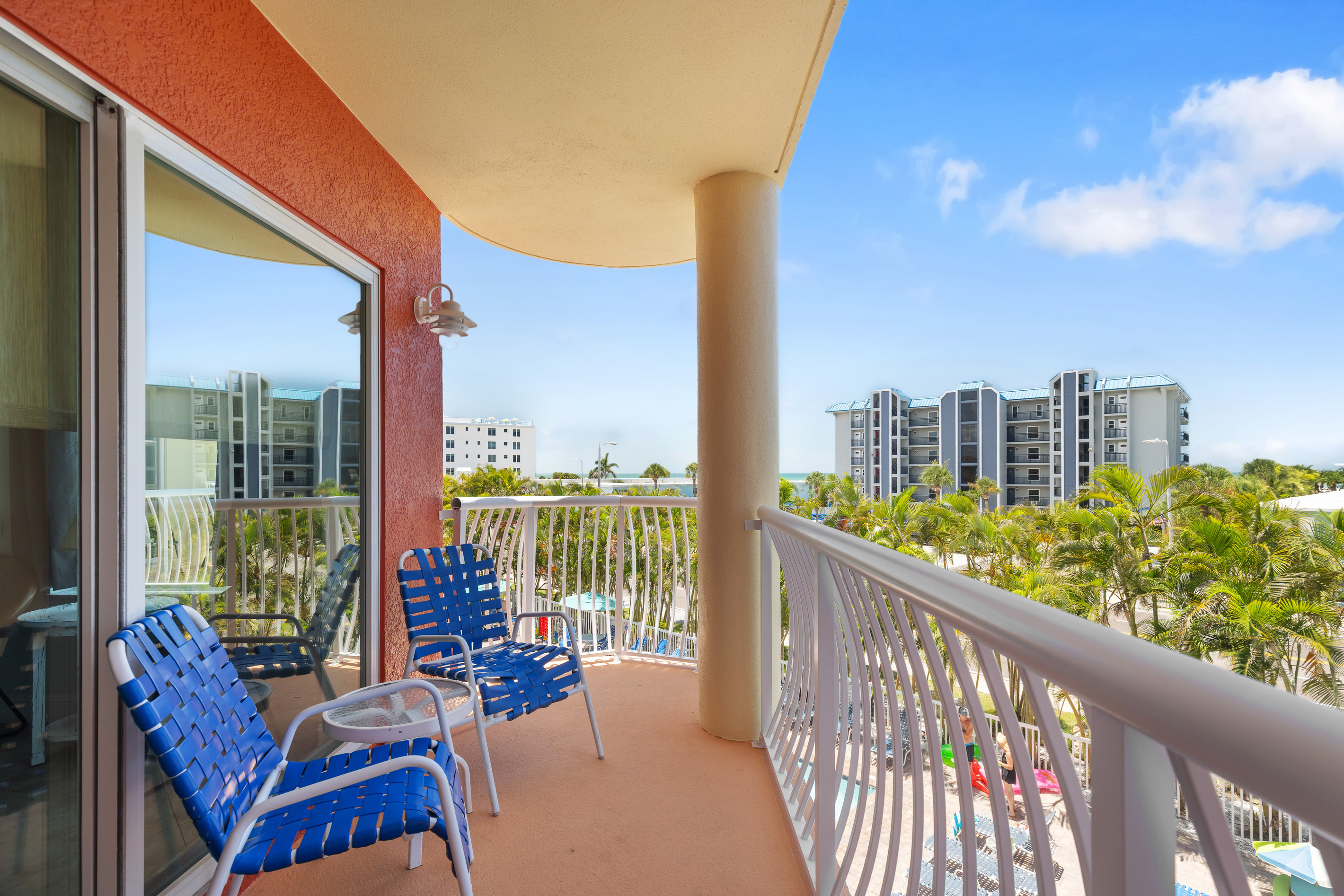 Steps To Beach • Pool & Hot Tub • Beach Gear - Treasure Island, FL