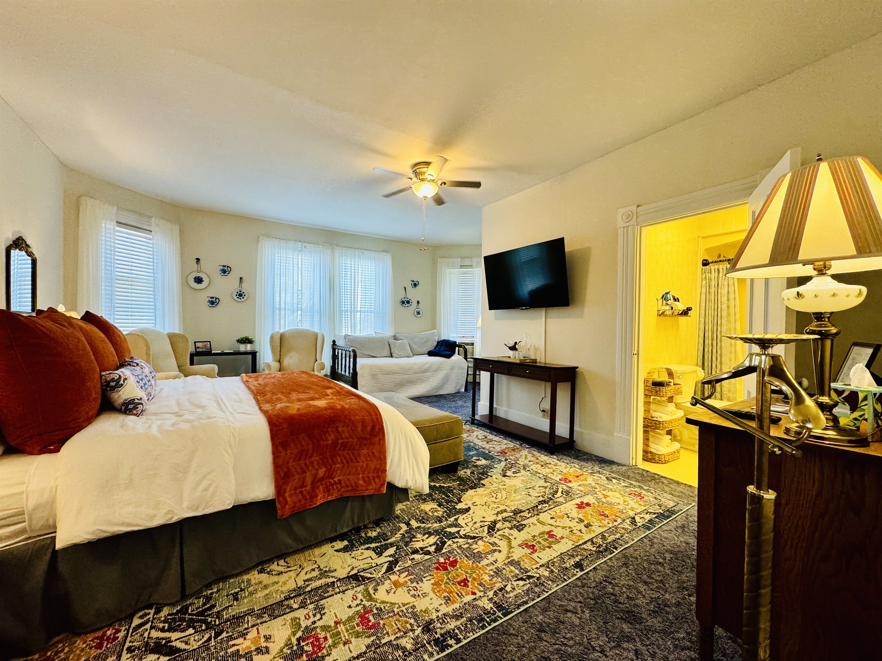 Unique Marker Hideaway "Room #3 - Victorian Inn