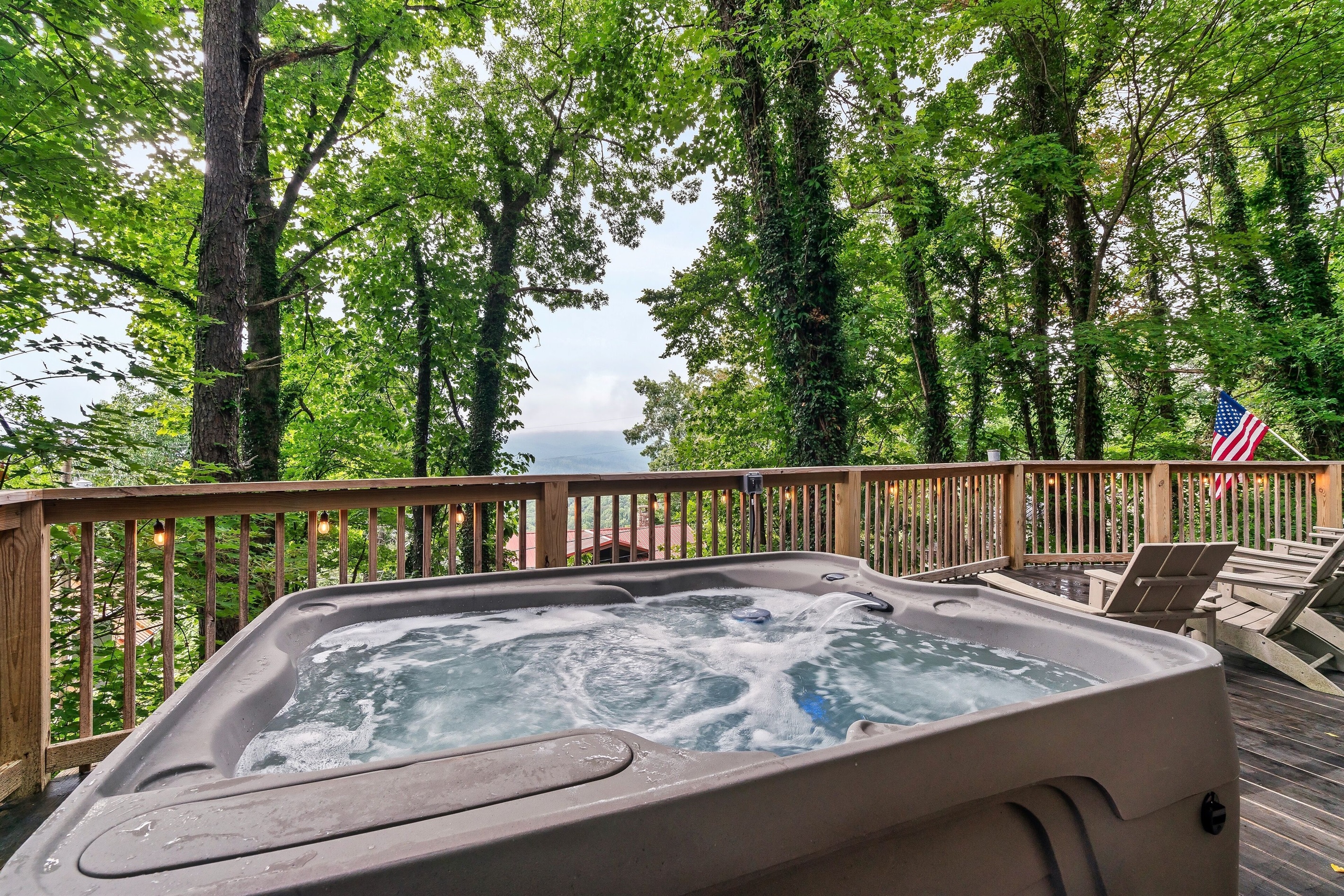 Mountain Views And Entertainment Loft - Charming Rustic Retreat - Gatlinburg, TN