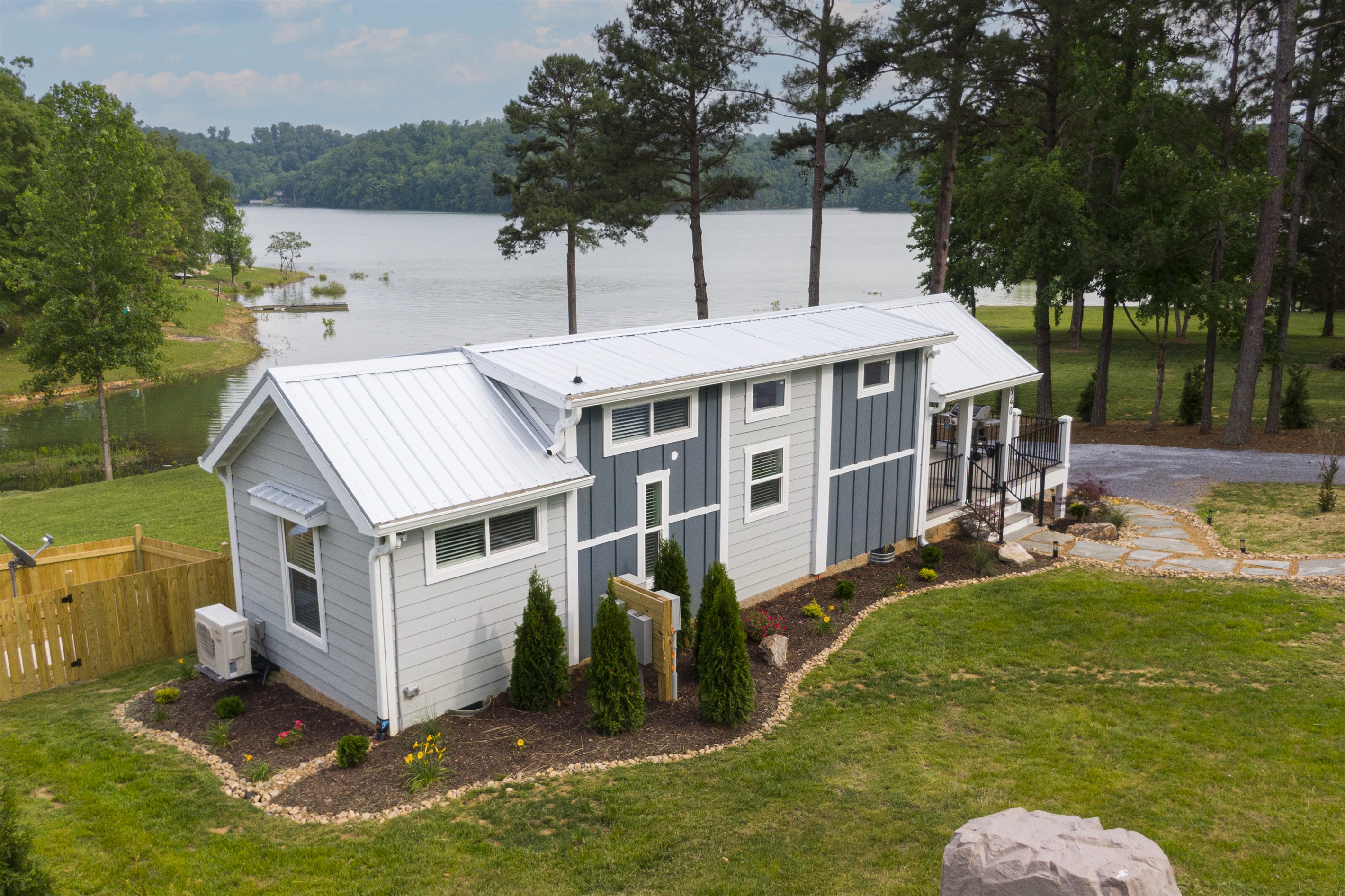 Hot Tub And Complimentary Activities - Charming Modern Retreat - Tennessee