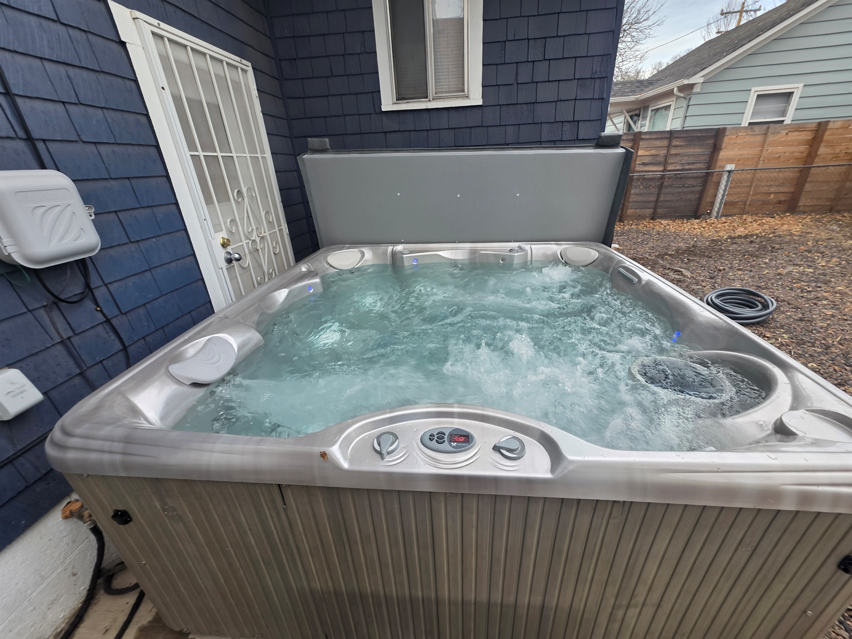 Breathtaking Pikes Peak Views And Cozy Ambience - Charming Historic Retreat - Colorado Springs, CO