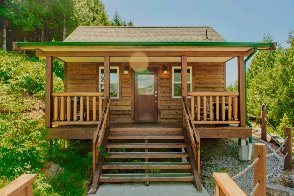 Orca Cabin in Ucluelet - Tofino Vacation Rentals