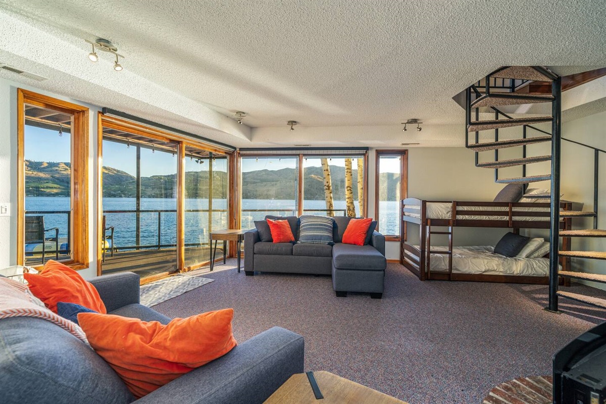 Rocky Point Lodge - Chelanvacationrental.com
