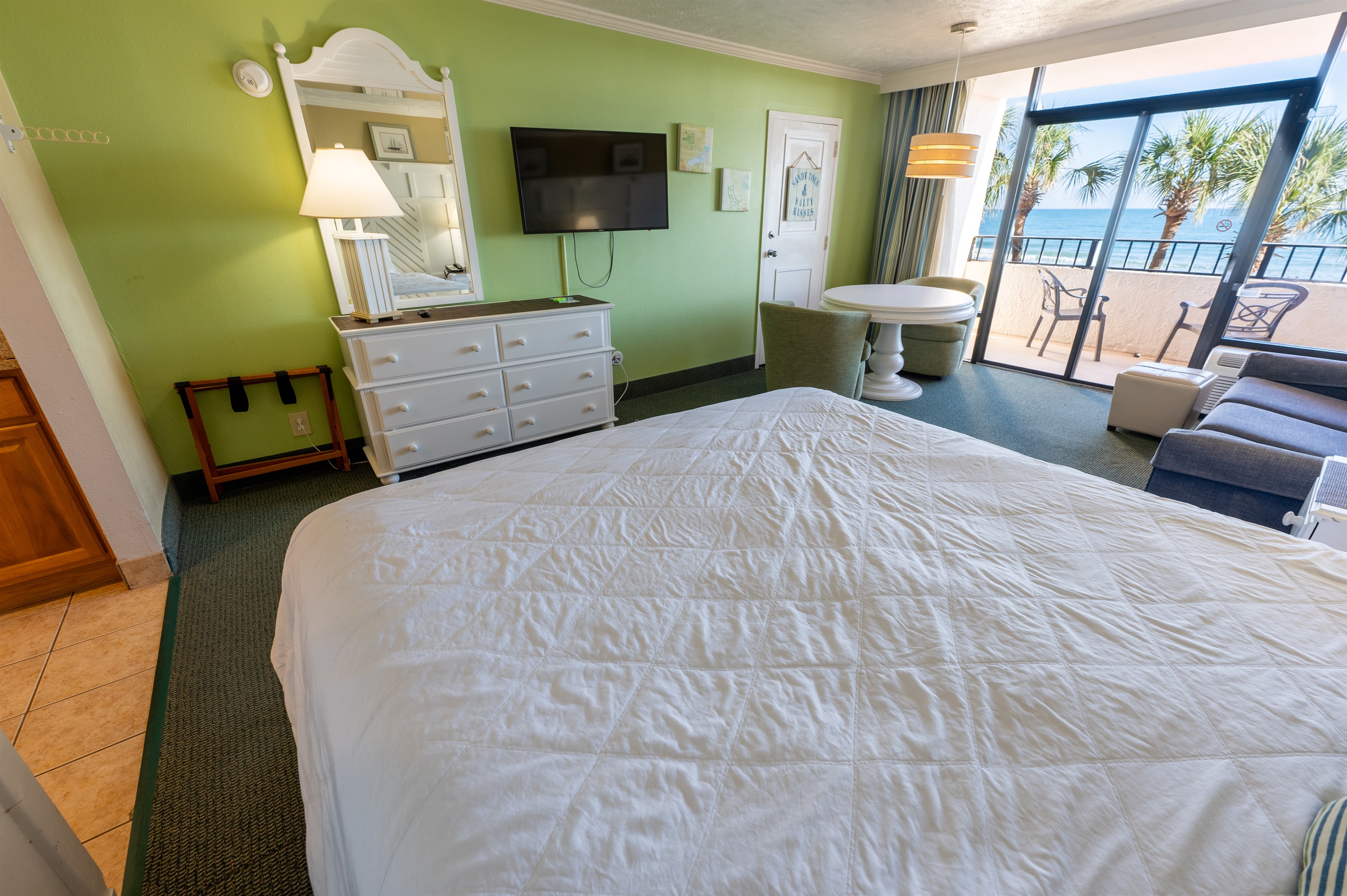 Ocean Reef 211 - Studio - Big Fish Rentals