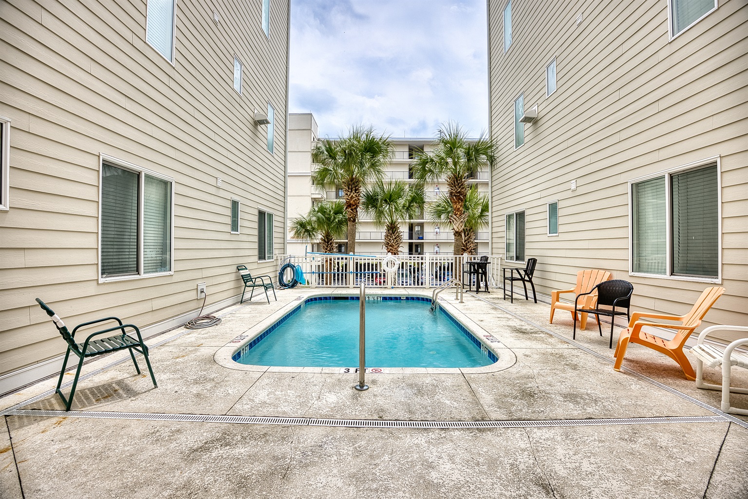 Ocean Breeze Luxury Resort Unit 4B - Happy Crab Vacations