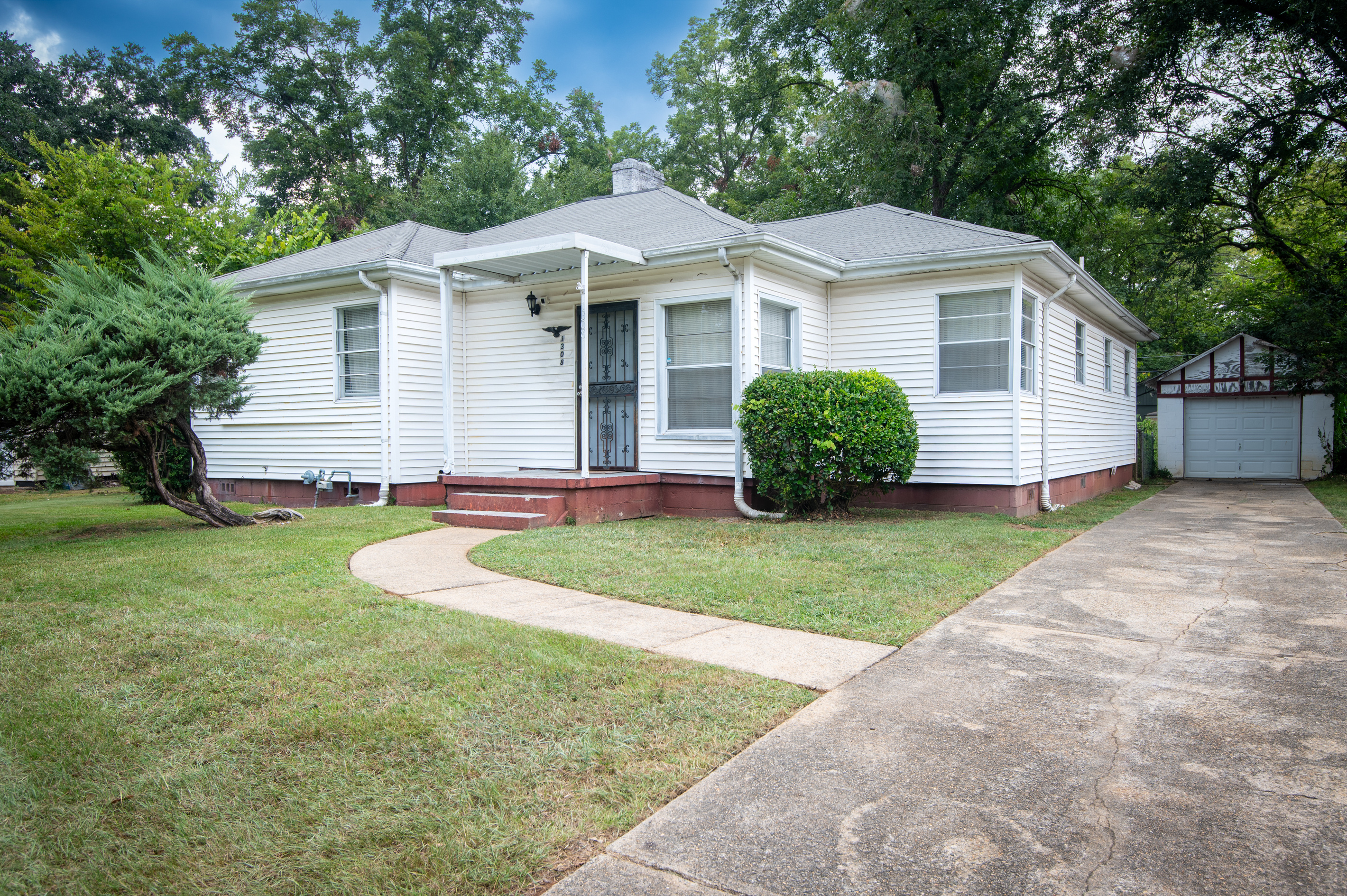 Green Acres Cottage | Cozy/patio/fenced Backyard - Birmingham, AL