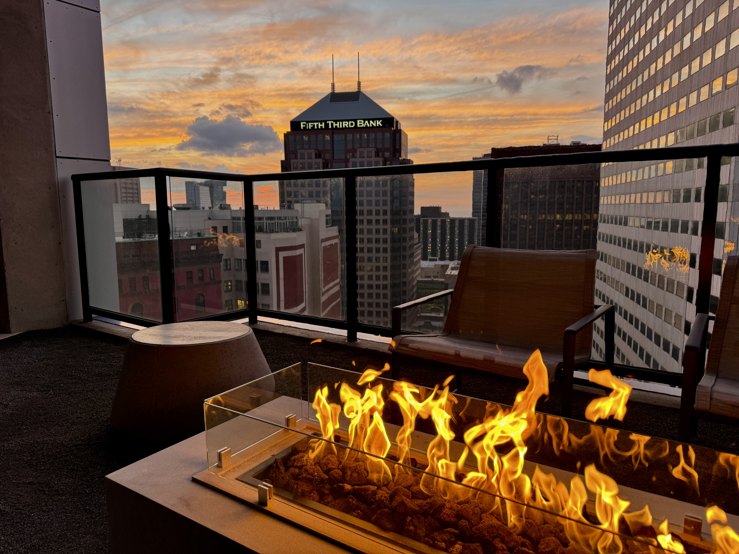 Guest Fav • 17th‑fl City Views • Walk To Concert Venues • Stadiums - Cleveland, OH