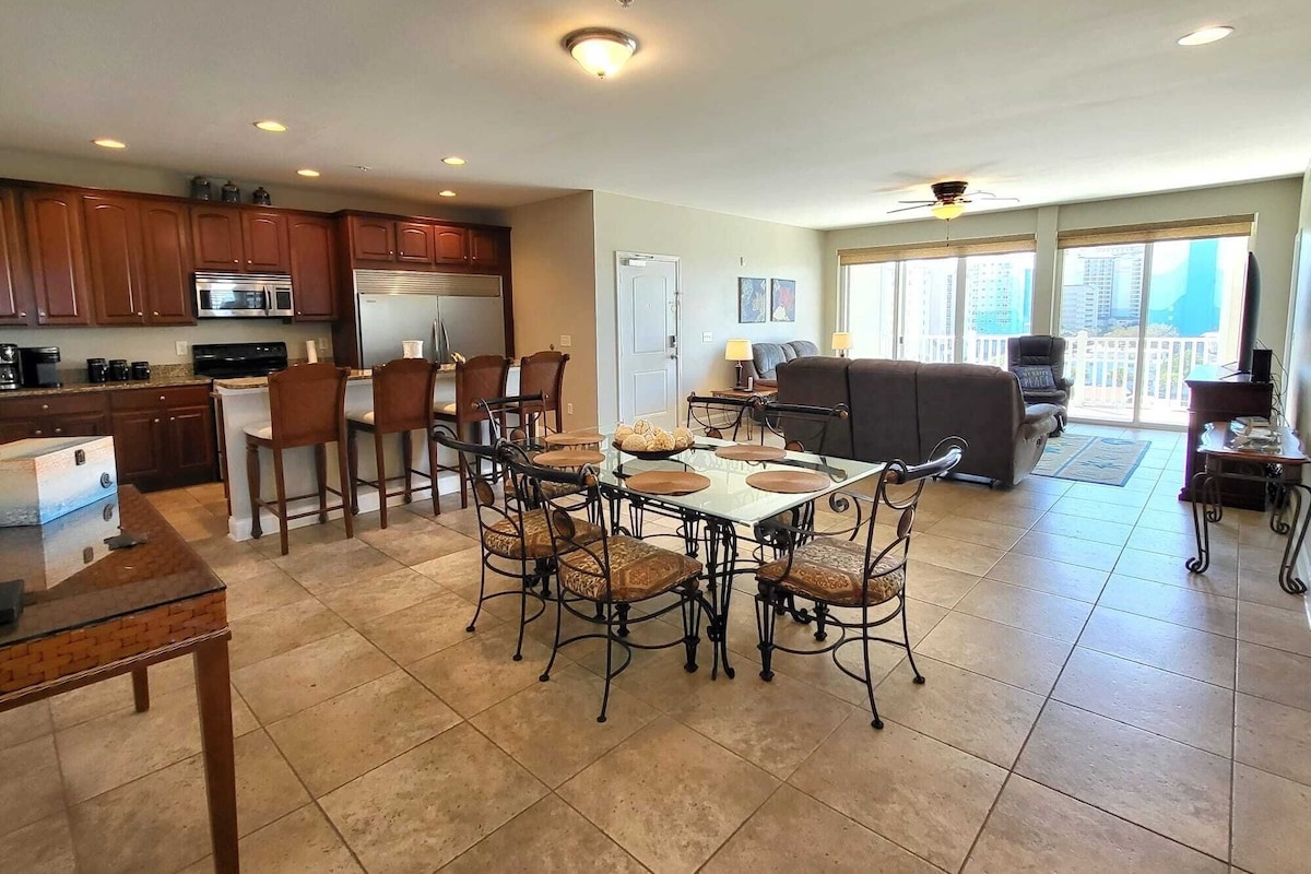 Ocean Breeze Luxury Resort Unit 4B - Happy Crab Vacations