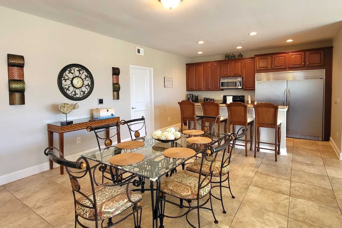 Ocean Breeze Luxury Resort Unit 4B - Happy Crab Vacations