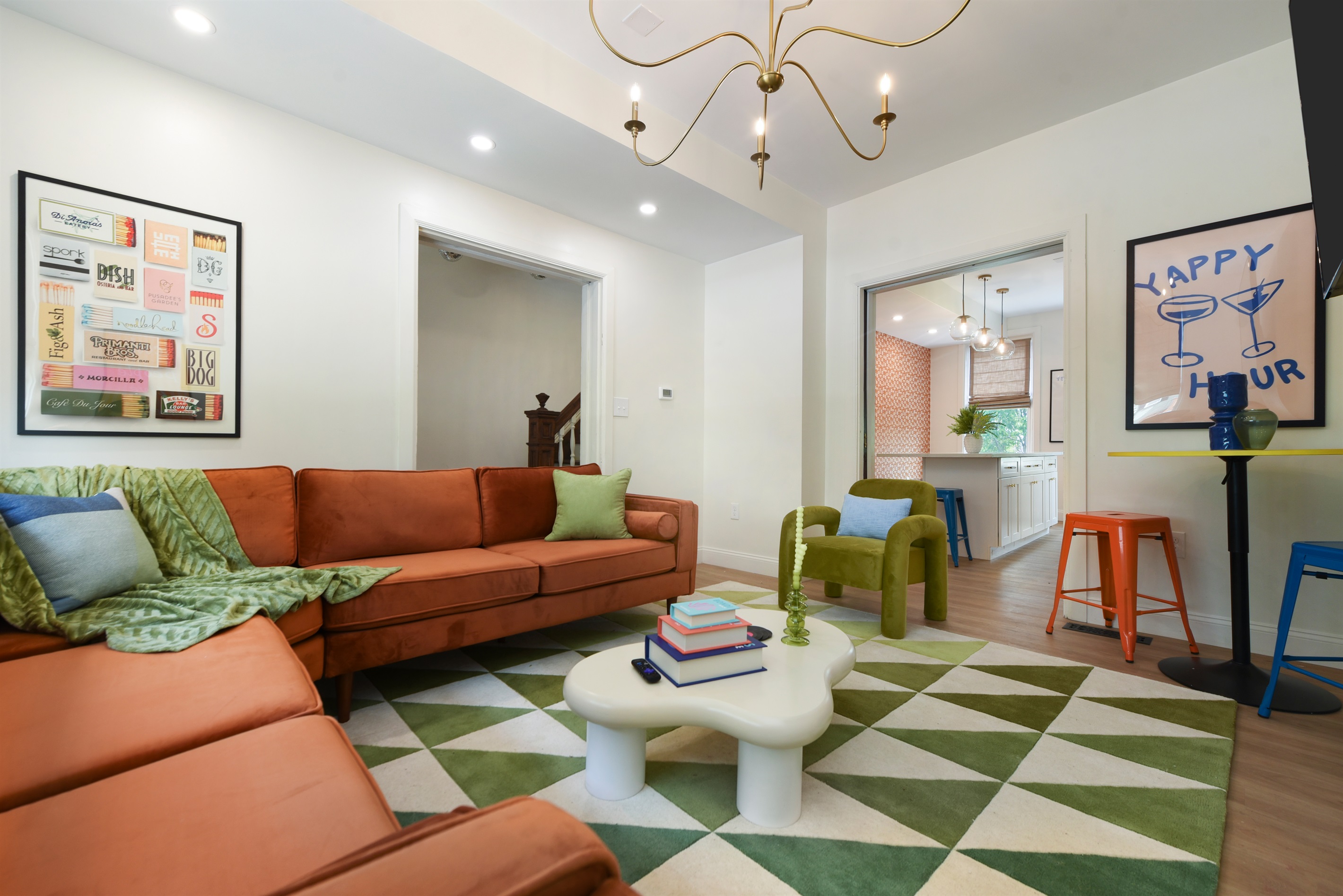 Outdoor Movie Theater And Game Room - Colorful Chic Retreat - Pittsburgh