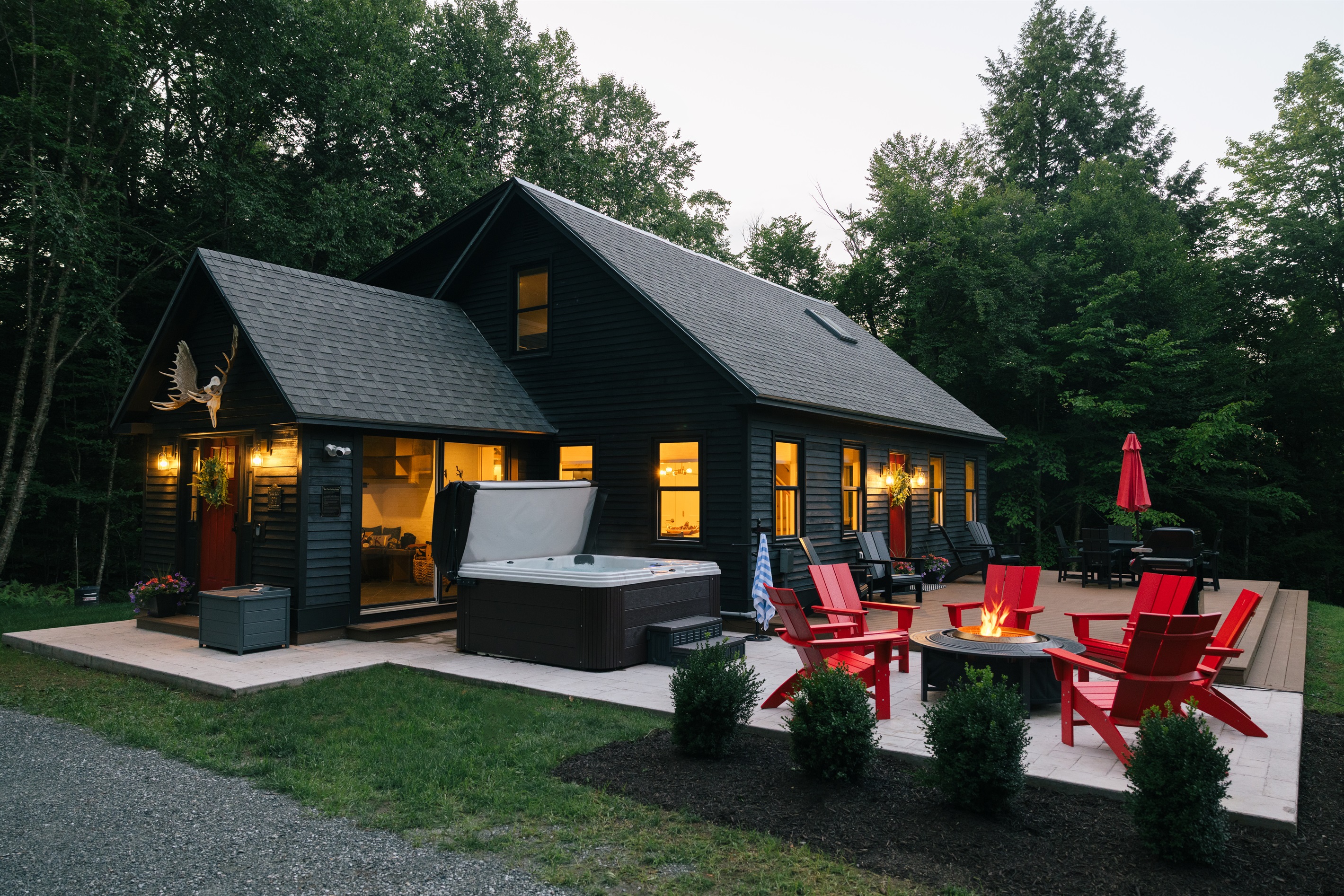 Charming Cabin Retreat With Hot Tub And Game Room - Cozy Family Getaway - Stowe, VT