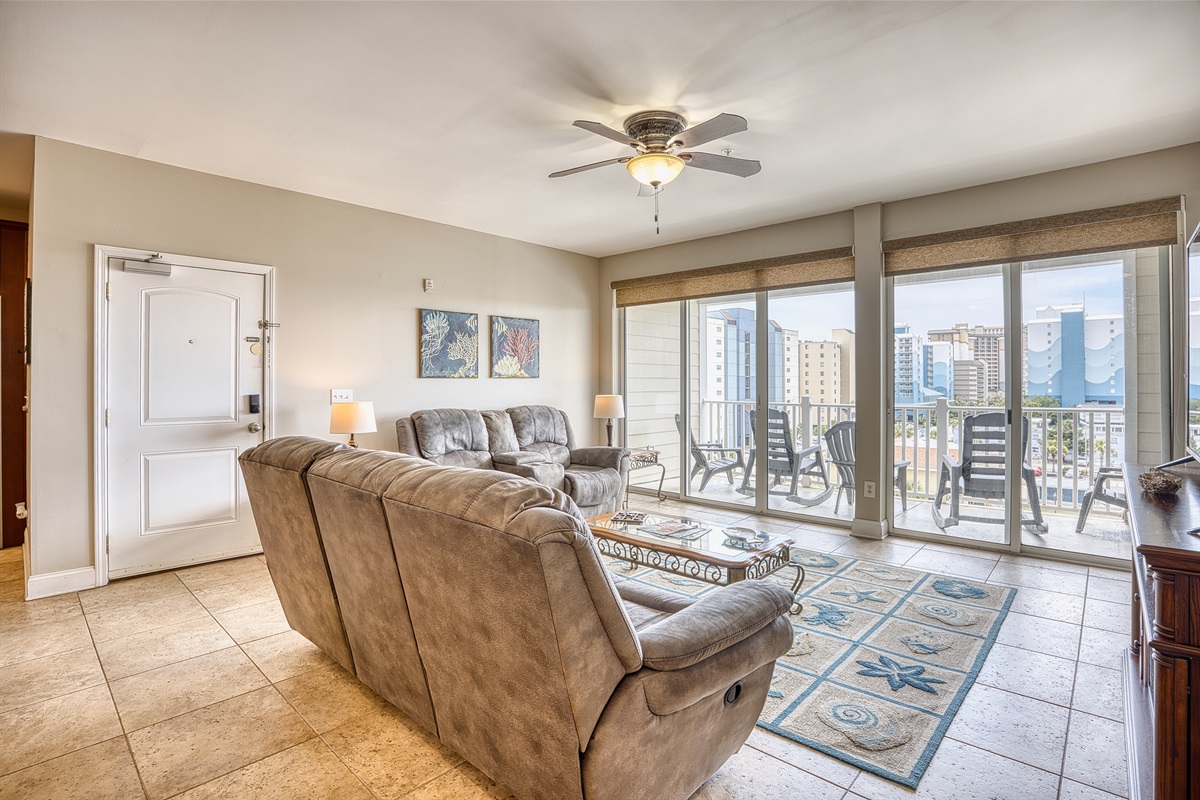 Ocean Breeze Luxury Resort Unit 4B - Happy Crab Vacations