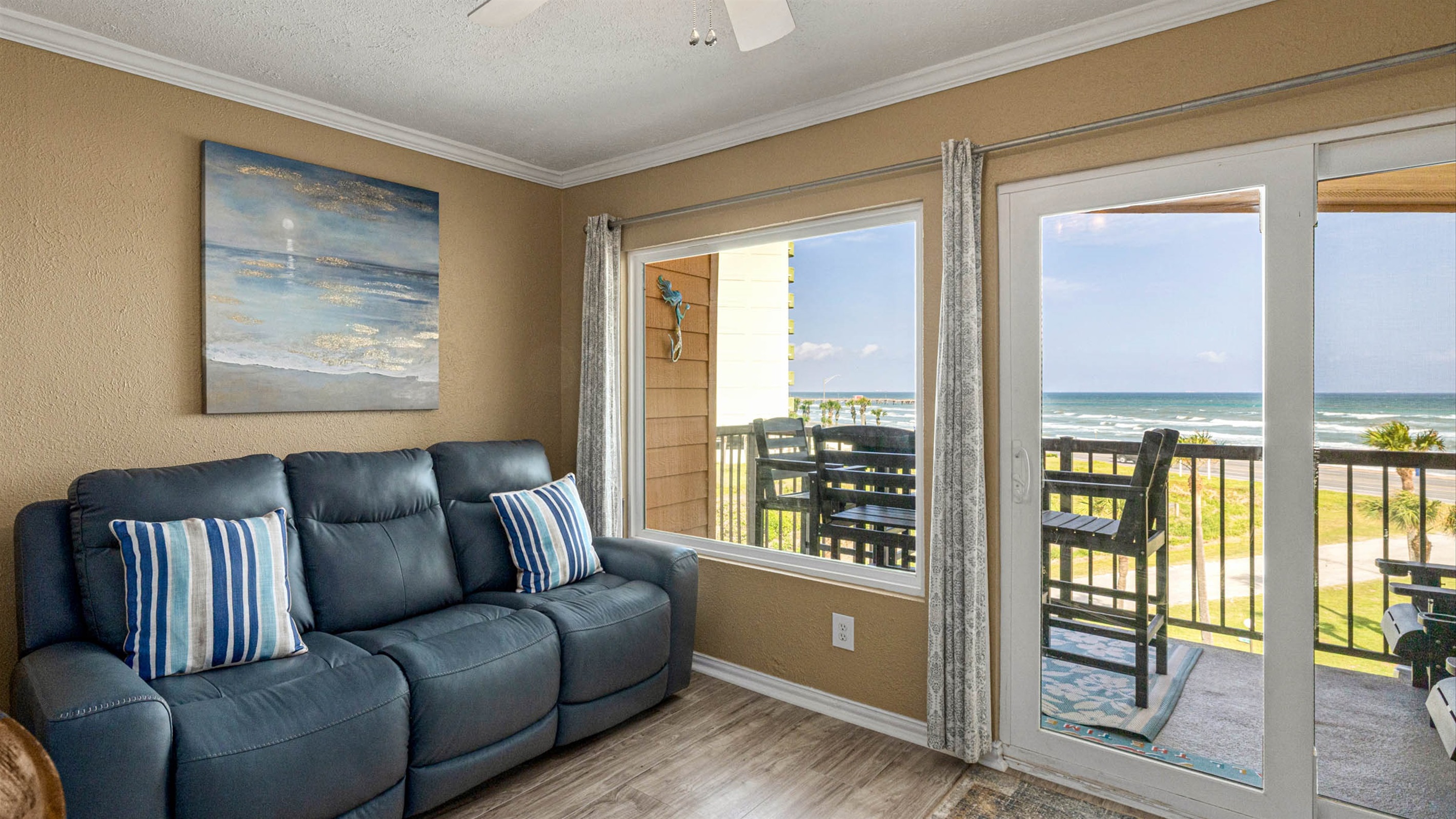 Heated Pool And Hot Tub - Adorable Coastal Escape - Galveston, TX