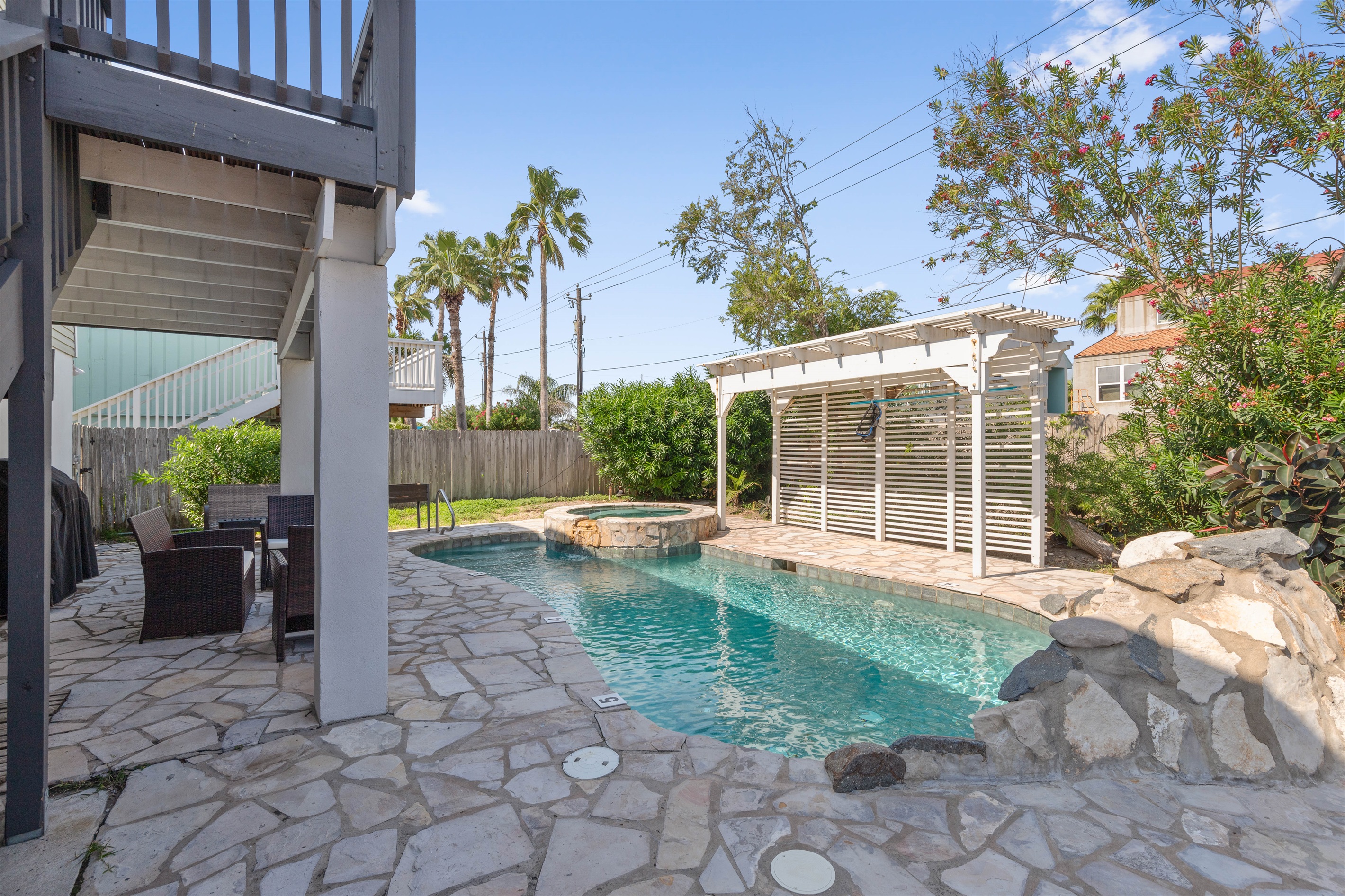 Charming Retreat With Inviting Pool And Soothing Hot Tub - Elegant Escape - South Padre Island