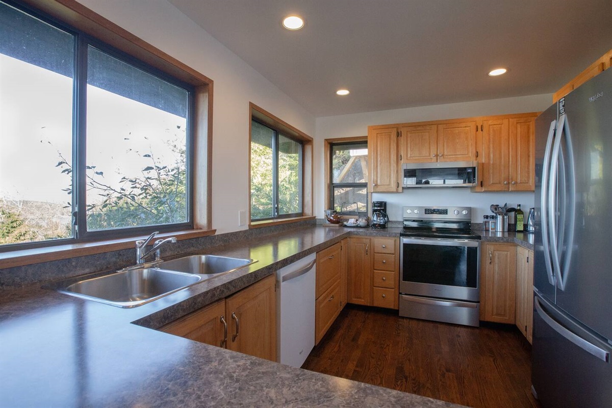 Eagle View House - Tofino Vacation Rentals