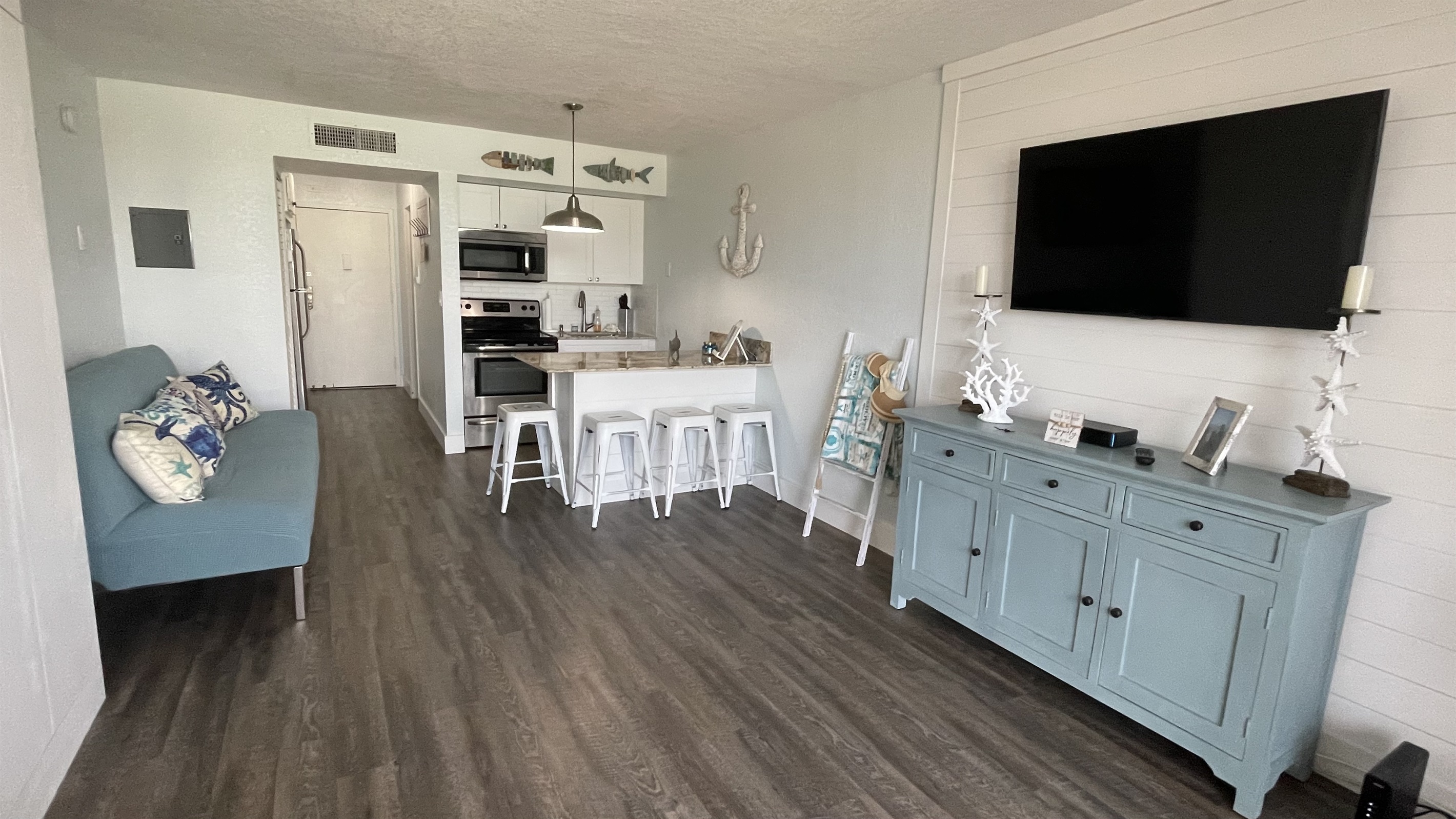 NEW-Beautifully Updated Studio Apartment #332, Summer Sea Condo ...